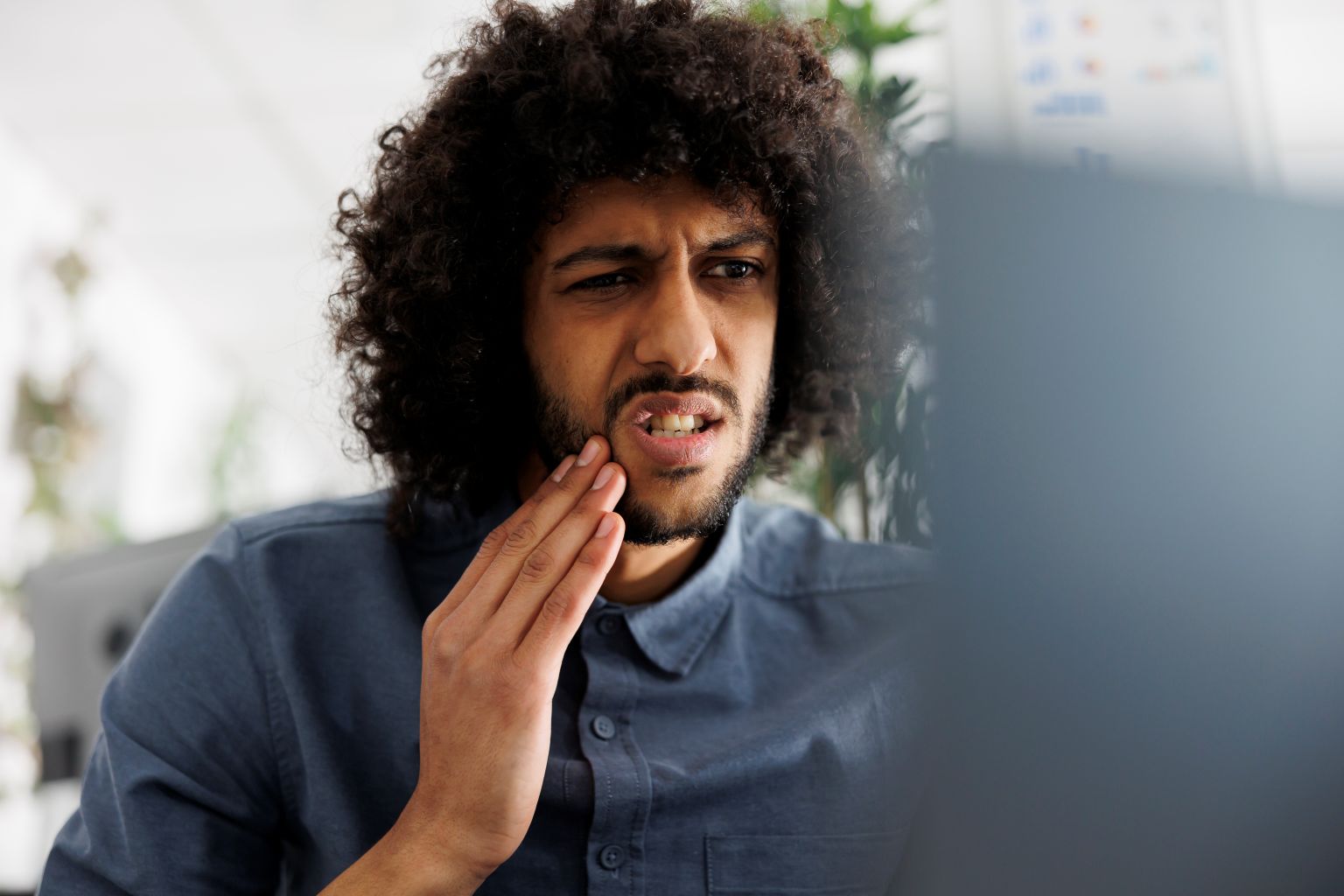 Knocked-Out or Broken Tooth? A Step-by-Step Guide to Emergency Care